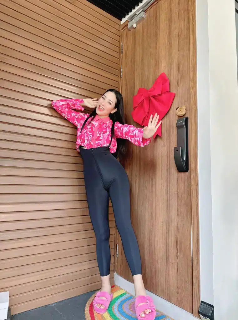 น้องเอมี่ ชลธิดา นางแบบพริตตี้ หุ่นดีตัวท็อปของวงการ