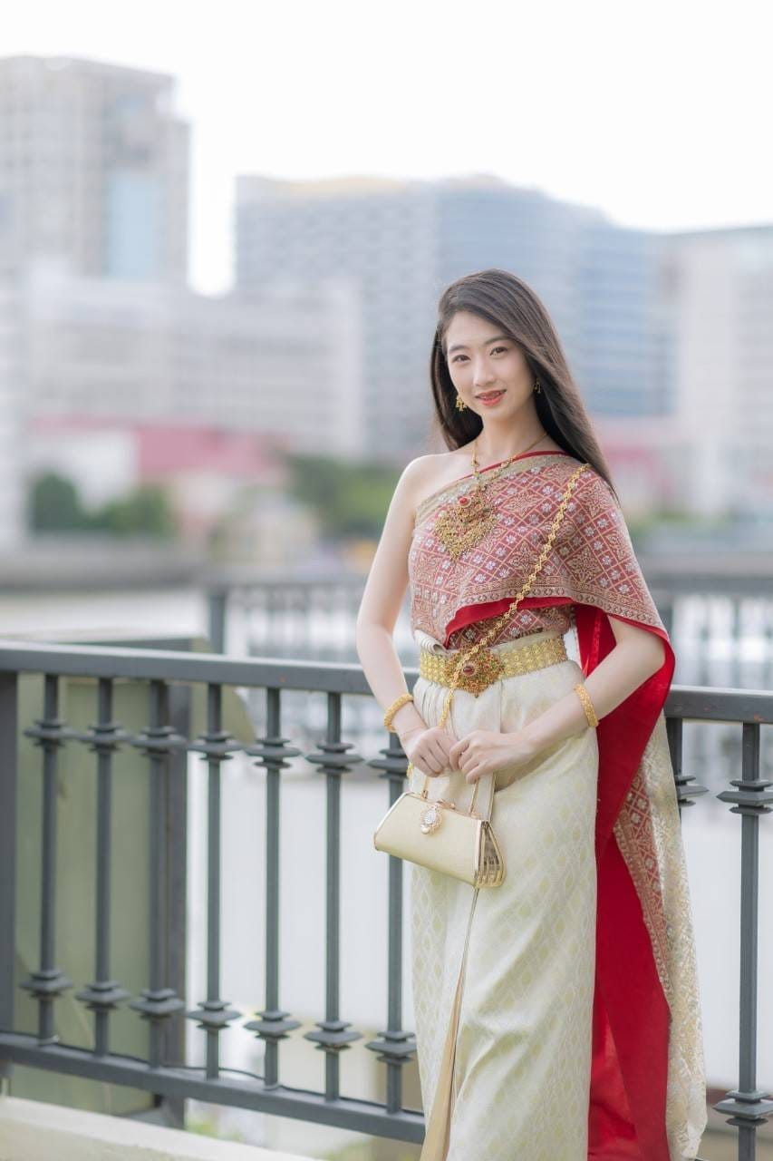 น้องมีมี่ กับชุดไทยที่ต้องบอกว่าสวยและน่ารักสุดๆ